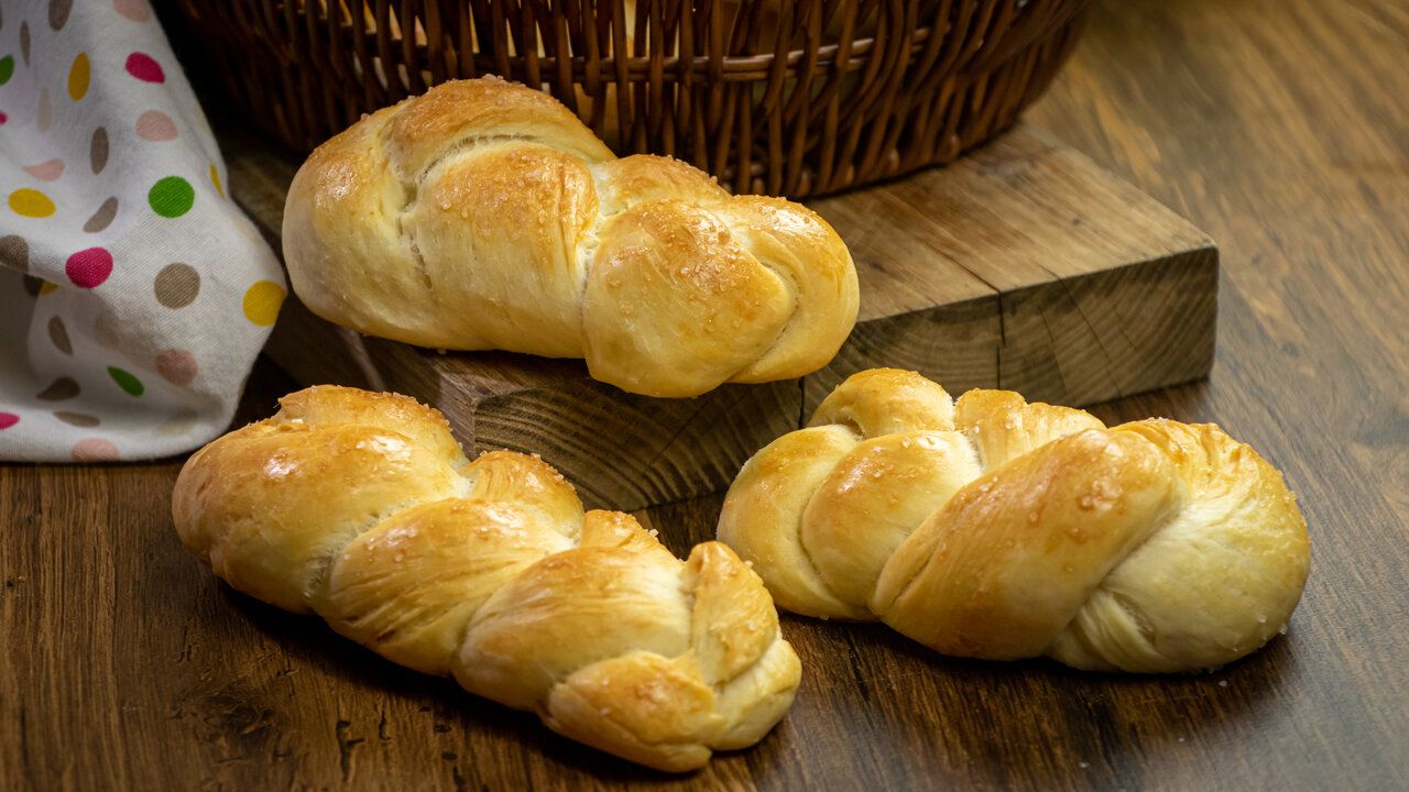 Housky jako od pekaře: Naučte se plést housky z jednoho pramene hned ...