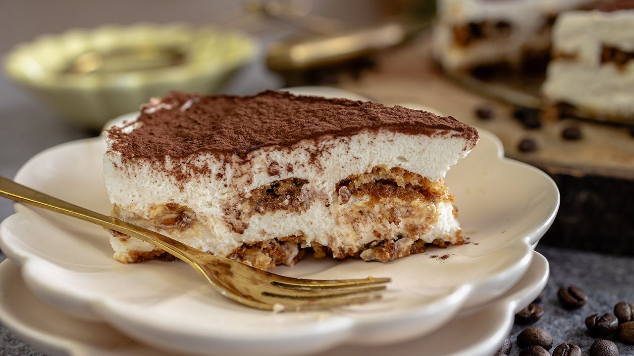 Tiramisu s mascarpone je dezert vonící po mandlích a kávě, který si ...